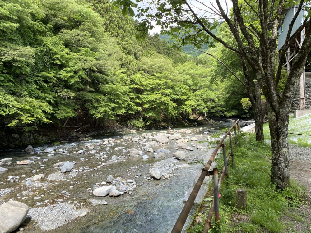 道志村久保キャンプ場はキャンプに最適！美しい自然と渓流に囲まれた最高の場所 | ranoBlog